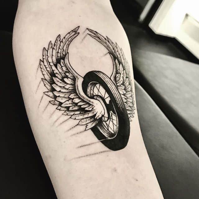 Ideen und Vorlagen für Rad Tattoos für Männer und Frauen: Bedeutung ...