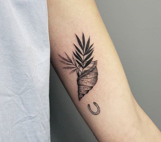 27+ Schöne Muschel Tattoos für Männer und Frauen: Bedeutung & Vorlagen ...