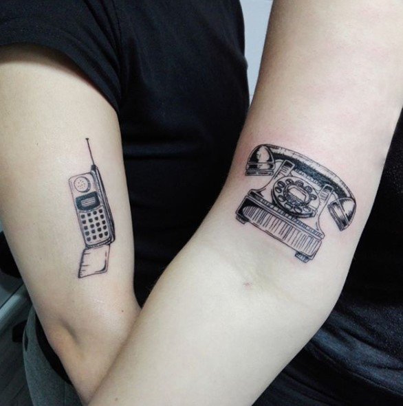 25+ Beste Telefon Tattoo-Designs für Männer und Frauen: Bedeutung ...