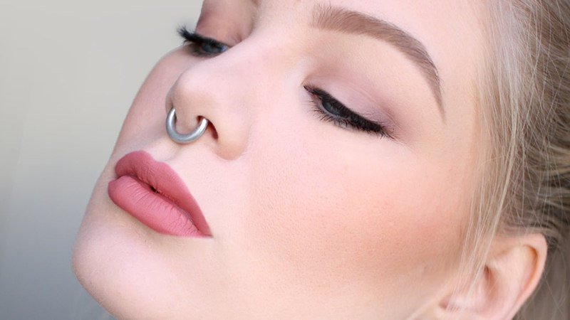 27+ Fotos von Nasen piercings: Namen & Wie Schmerzhaft & Pflege & Arten ...