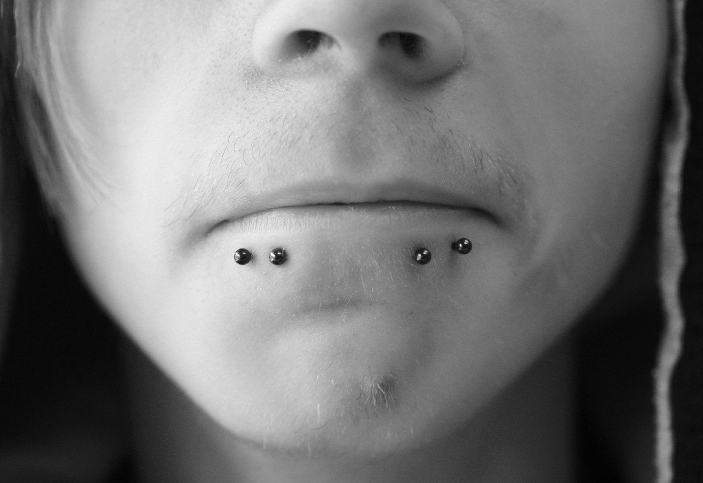 27+ Fotos von Lippen piercings: Namen & Wie Schmerzhaft & Pflege ...
