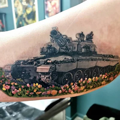 Tank-Tattoo: Bedeutung, Vorlagen und Inspirationen | VeAn Germany