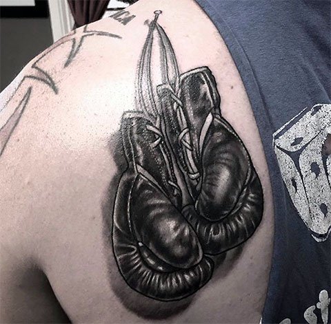 27+ Boxhandschuh Tattoos für Männer und Frauen: Bedeutung & Vorlagen ...